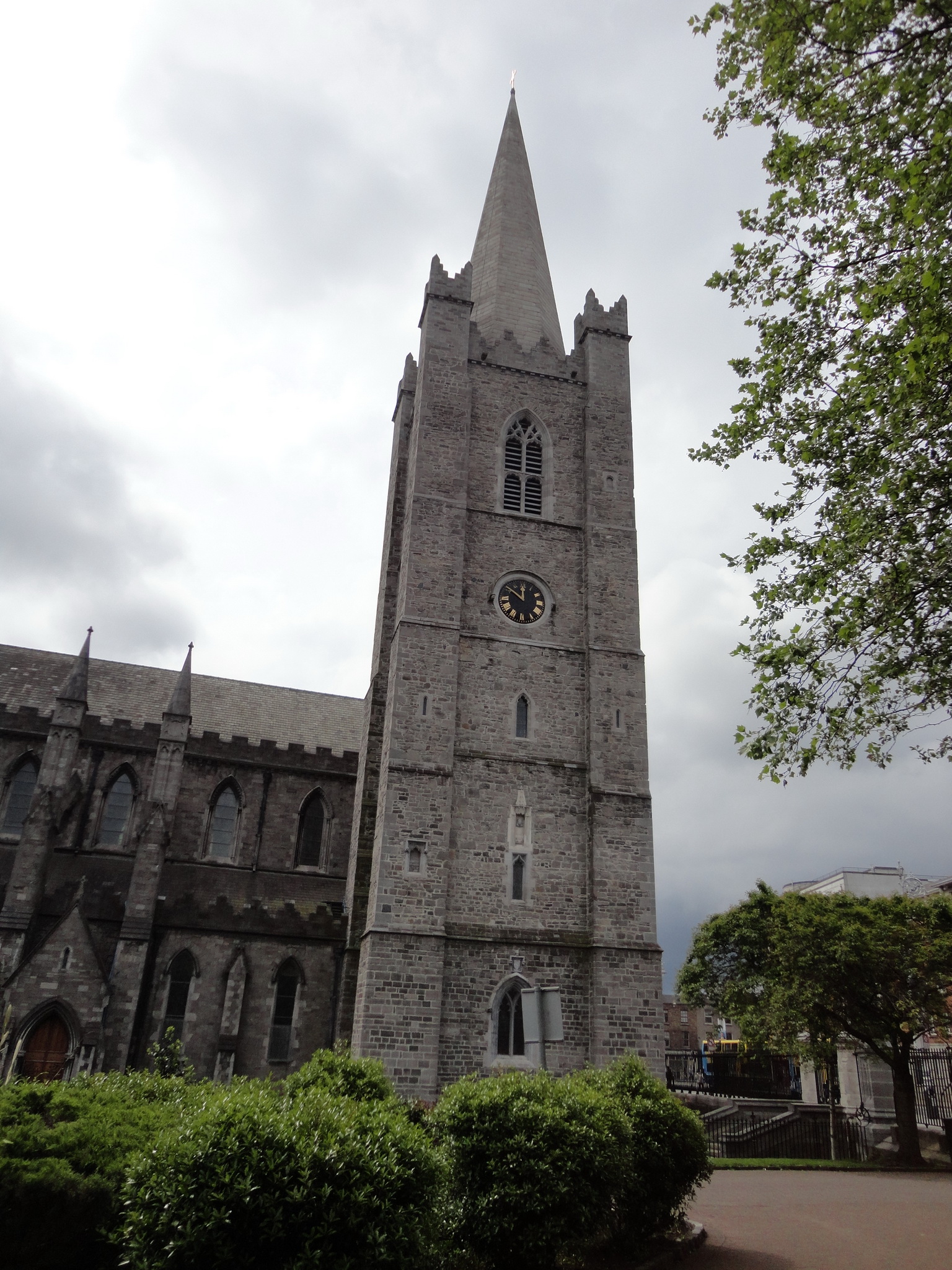 Dublin, Ireland - A Proud Nation With A Deep History - InvisibleTiger ...